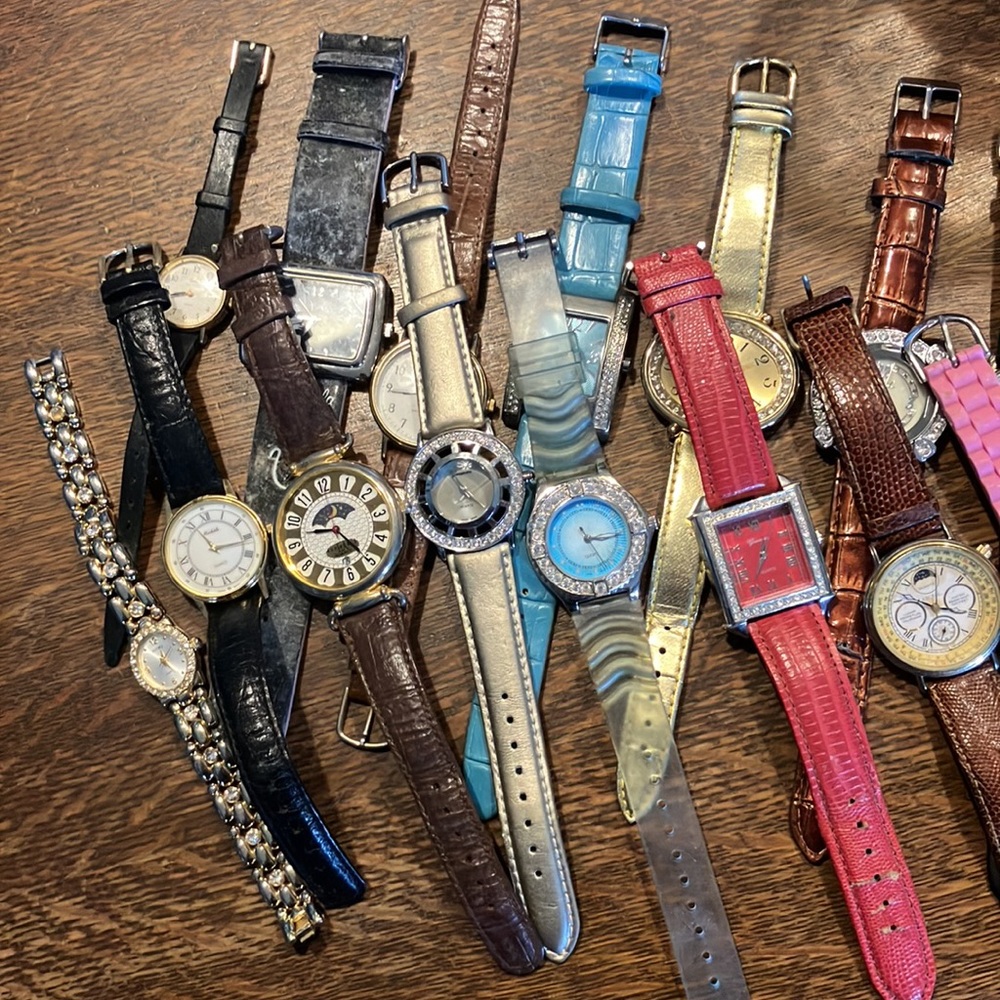 Lots Of 33 Piece, Assorted Ladies Wrist Watches, Not … - Gem